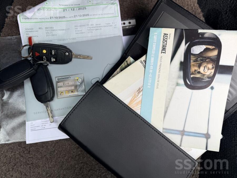 Black Volvo XC90 2012 in Riga, with an engine capacity of 2.40 L and mileage of 305 thousand km for 9995 €, photo 23 on AUTOMOTO.COM.LV