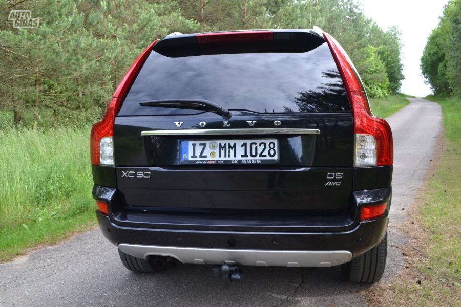 Black Volvo XC90 2012 in Vilnius, with an engine capacity of 2.40 L and mileage of 299 thousand km for 11200 €, photo 8 on AUTOMOTO.COM.LV