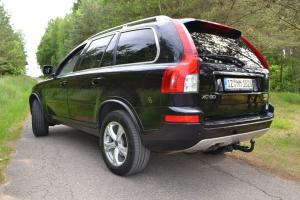 Black Volvo XC90 2012 in Vilnius, with an engine capacity of 2.40 L and mileage of 299 thousand km for 11200 €, photo 9 on AUTOMOTO.COM.LV