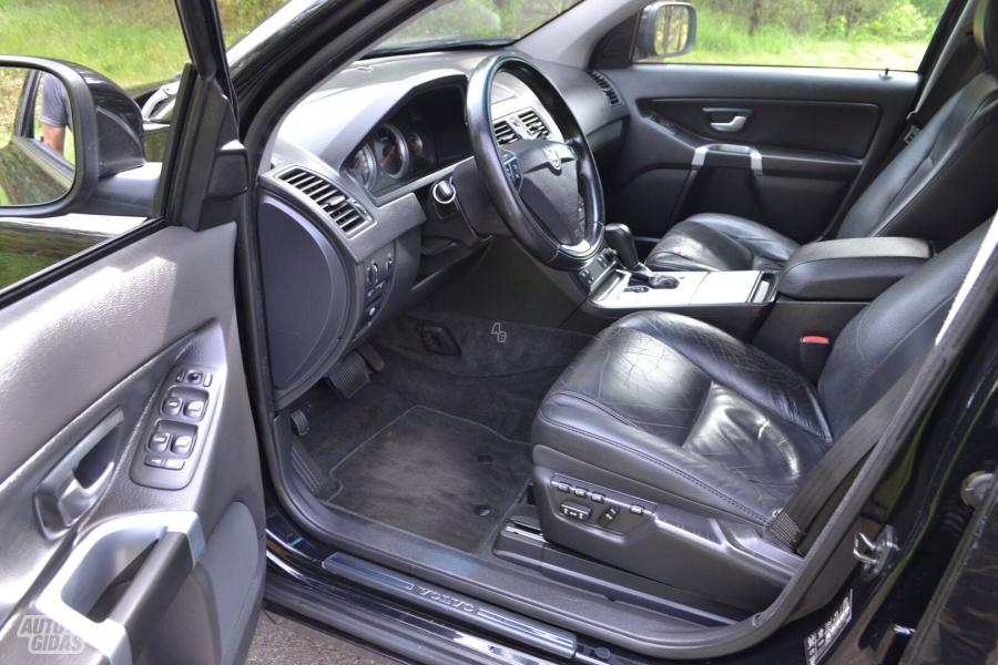 Black Volvo XC90 2012 in Vilnius, with an engine capacity of 2.40 L and mileage of 299 thousand km for 11200 €, photo 12 on AUTOMOTO.COM.LV