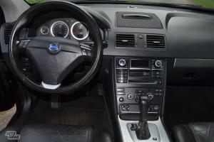 Black Volvo XC90 2012 in Vilnius, with an engine capacity of 2.40 L and mileage of 299 thousand km for 11200 €, photo 15 on AUTOMOTO.COM.LV
