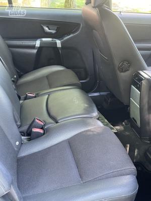 Black Volvo XC90 2012 in Vilnius, with an engine capacity of 2.40 L and mileage of 234 thousand km for 10999 €, photo 12 on AUTOMOTO.COM.LV