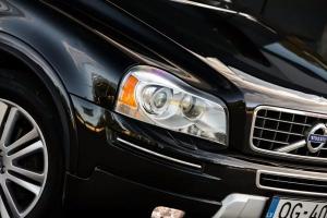 Black Volvo XC90 2012 in Jelgava, with an engine capacity of 2.40 L and mileage of 278 thousand km for 12999 €, photo 3 on AUTOMOTO.COM.LV