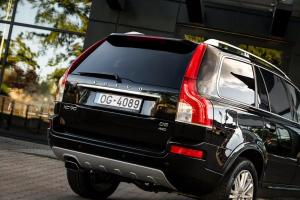 Black Volvo XC90 2012 in Jelgava, with an engine capacity of 2.40 L and mileage of 278 thousand km for 12999 €, photo 5 on AUTOMOTO.COM.LV