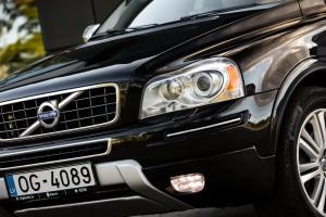 Black Volvo XC90 2012 in Jelgava, with an engine capacity of 2.40 L and mileage of 278 thousand km for 12999 €, photo 14 on AUTOMOTO.COM.LV