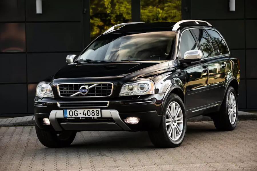 Black Volvo XC90 2012 in Jelgava, with an engine capacity of 2.40 L and mileage of 278 thousand km for 12999 €, photo 15 on AUTOMOTO.COM.LV