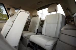Black Volvo XC90 2012 in Jelgava, with an engine capacity of 2.40 L and mileage of 278 thousand km for 12999 €, photo 25 on AUTOMOTO.COM.LV