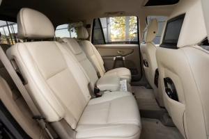 Black Volvo XC90 2012 in Jelgava, with an engine capacity of 2.40 L and mileage of 278 thousand km for 12999 €, photo 26 on AUTOMOTO.COM.LV