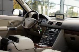 Black Volvo XC90 2012 in Jelgava, with an engine capacity of 2.40 L and mileage of 278 thousand km for 12999 €, photo 28 on AUTOMOTO.COM.LV