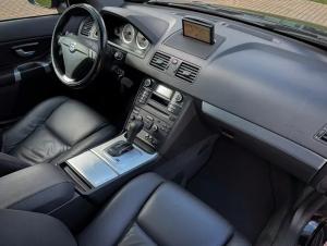 Black Volvo XC90 2012 in Riga, with an engine capacity of 2.40 L and mileage of 258 thousand km for 7800 €, photo 12 on AUTOMOTO.COM.LV