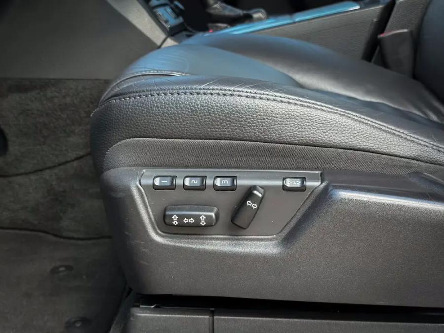 Black Volvo XC90 2012 in Riga, with an engine capacity of 2.40 L and mileage of 258 thousand km for 7800 €, photo 13 on AUTOMOTO.COM.LV