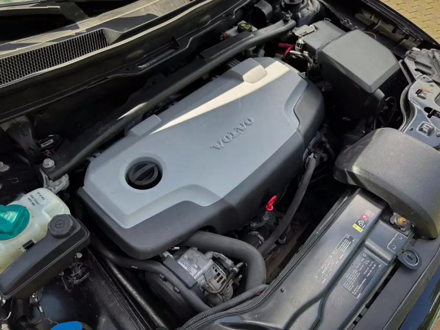 Black Volvo XC90 2012 in Riga, with an engine capacity of 2.40 L and mileage of 258 thousand km for 7800 €, photo 19 on AUTOMOTO.COM.LV