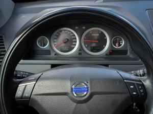 Black Volvo XC90 2012 in Riga, with an engine capacity of 2.40 L and mileage of 258 thousand km for 7800 €, photo 25 on AUTOMOTO.COM.LV