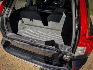 Black Volvo XC90 2012 in Riga, with an engine capacity of 2.40 L and mileage of 258 thousand km for 7800 €, photo 26 on AUTOMOTO.COM.LV