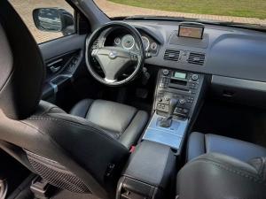 Black Volvo XC90 2012 in Riga, with an engine capacity of 2.40 L and mileage of 258 thousand km for 7800 €, photo 29 on AUTOMOTO.COM.LV