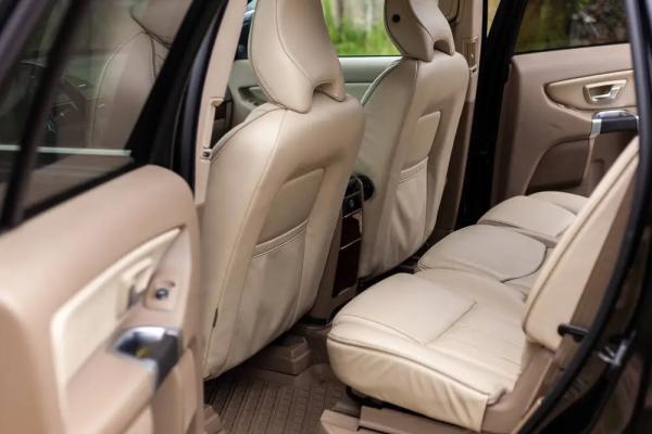 Melns Volvo XC90 2012 Rīga, ar dzinēja tilpumu 2.40 L un nobraukumu 190 tūkst. km par 12995 €, foto 9 vietnē AUTOMOTO.COM.LV
