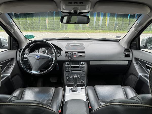 Melns Volvo XC90 2012 Tallina, ar dzinēja tilpumu 2.40 L un nobraukumu 290 tūkst. km par 12999 €, foto 9 vietnē AUTOMOTO.COM.LV