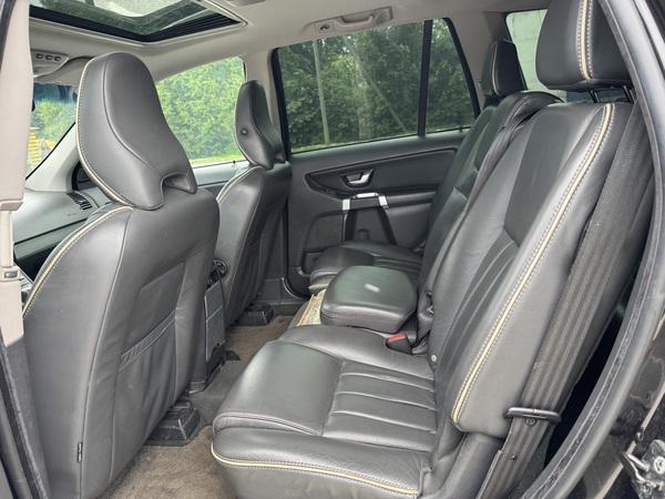 Melns Volvo XC90 2012 Tallina, ar dzinēja tilpumu 2.40 L un nobraukumu 290 tūkst. km par 12999 €, foto 10 vietnē AUTOMOTO.COM.LV