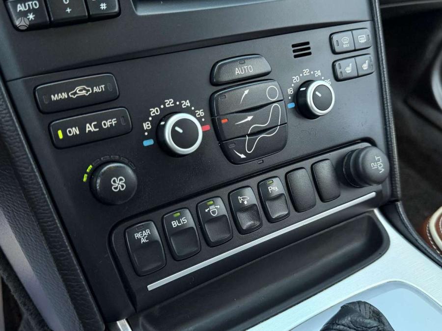 Melns Volvo XC90 2012 Jonava, ar dzinēja tilpumu 2.40 L un nobraukumu 285 tūkst. km par 10650 €, foto 26 vietnē AUTOMOTO.COM.LV