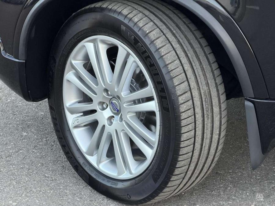 Melns Volvo XC90 2012 Jonava, ar dzinēja tilpumu 2.40 L un nobraukumu 285 tūkst. km par 10650 €, foto 41 vietnē AUTOMOTO.COM.LV