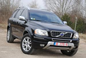 Black Volvo XC90 2012 in Riga, with an engine capacity of 2.40 L and mileage of 199 thousand km for 11990 €, photo 5 on AUTOMOTO.COM.LV