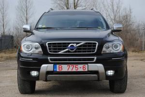 Black Volvo XC90 2012 in Riga, with an engine capacity of 2.40 L and mileage of 199 thousand km for 11990 €, photo 6 on AUTOMOTO.COM.LV