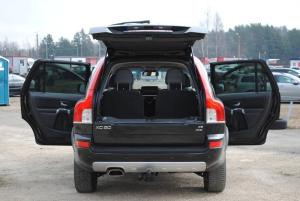 Black Volvo XC90 2012 in Riga, with an engine capacity of 2.40 L and mileage of 199 thousand km for 11990 €, photo 9 on AUTOMOTO.COM.LV