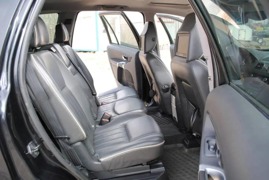 Black Volvo XC90 2012 in Riga, with an engine capacity of 2.40 L and mileage of 199 thousand km for 11990 €, photo 11 on AUTOMOTO.COM.LV