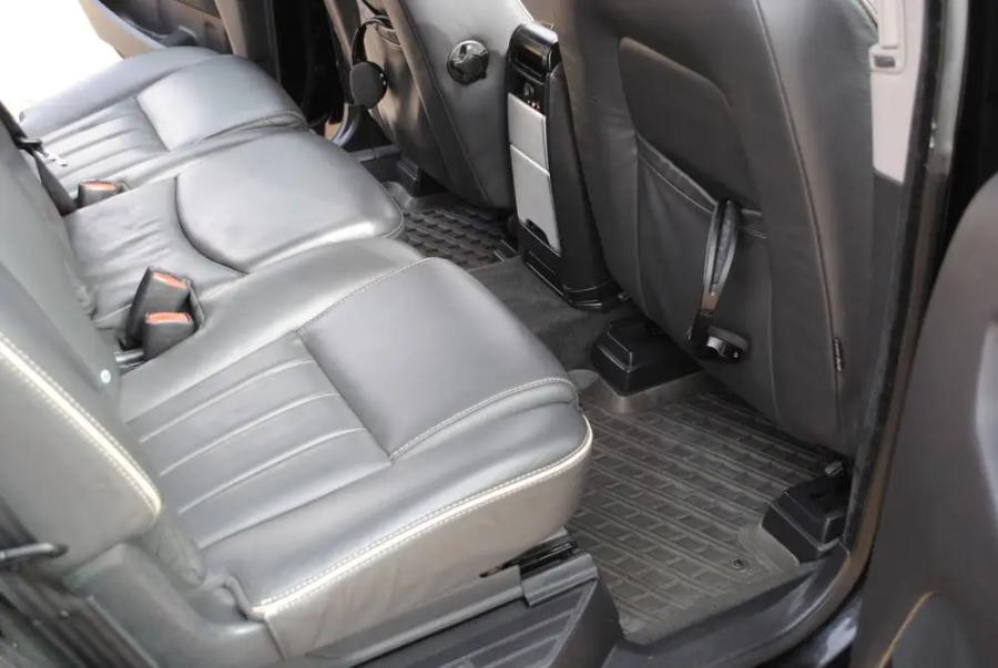 Black Volvo XC90 2012 in Riga, with an engine capacity of 2.40 L and mileage of 199 thousand km for 11990 €, photo 12 on AUTOMOTO.COM.LV