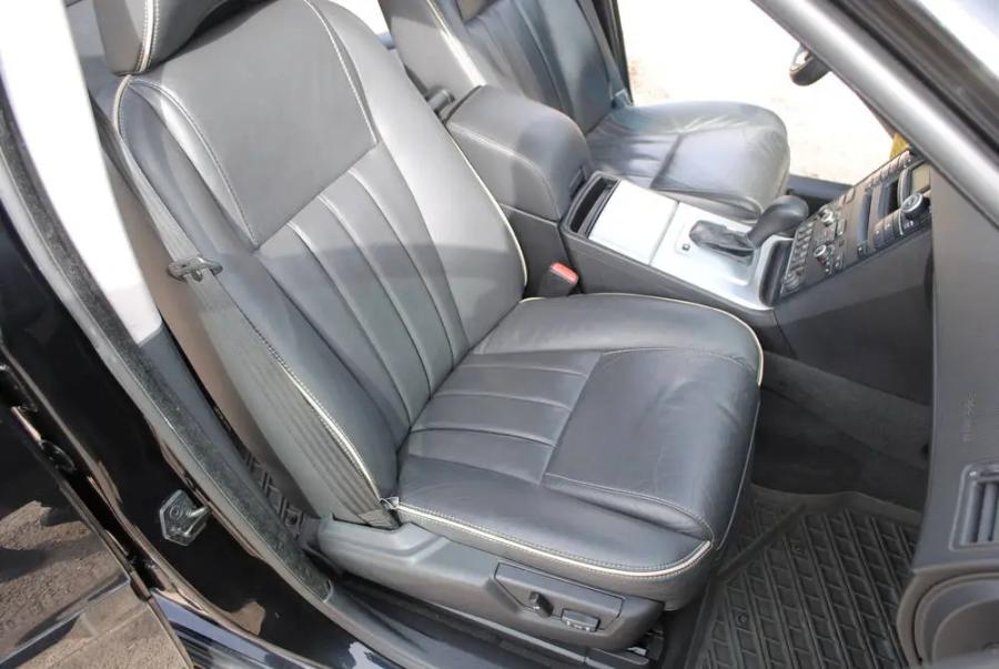 Black Volvo XC90 2012 in Riga, with an engine capacity of 2.40 L and mileage of 199 thousand km for 11990 €, photo 14 on AUTOMOTO.COM.LV