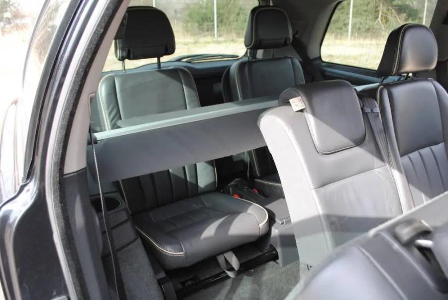 Black Volvo XC90 2012 in Riga, with an engine capacity of 2.40 L and mileage of 199 thousand km for 11990 €, photo 15 on AUTOMOTO.COM.LV
