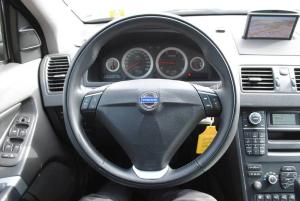 Black Volvo XC90 2012 in Riga, with an engine capacity of 2.40 L and mileage of 199 thousand km for 11990 €, photo 22 on AUTOMOTO.COM.LV