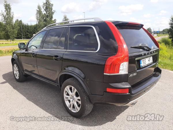 Black Volvo XC90 2012 in Tartu, with an engine capacity of 2.40 L and mileage of 199 thousand km for 12790 €, photo 3 on AUTOMOTO.COM.LV