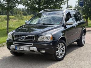 Black Volvo XC90 2012 in Aizkraukle, with an engine capacity of 2.40 L and mileage of 303 thousand km for 9880 €, photo 3 on AUTOMOTO.COM.LV