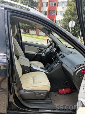 Black Volvo XC90 2012 in Aizkraukle, with an engine capacity of 2.40 L and mileage of 303 thousand km for 9880 €, photo 4 on AUTOMOTO.COM.LV