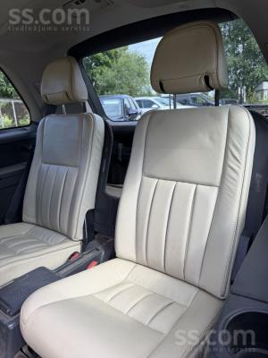 Black Volvo XC90 2012 in Aizkraukle, with an engine capacity of 2.40 L and mileage of 303 thousand km for 9880 €, photo 6 on AUTOMOTO.COM.LV