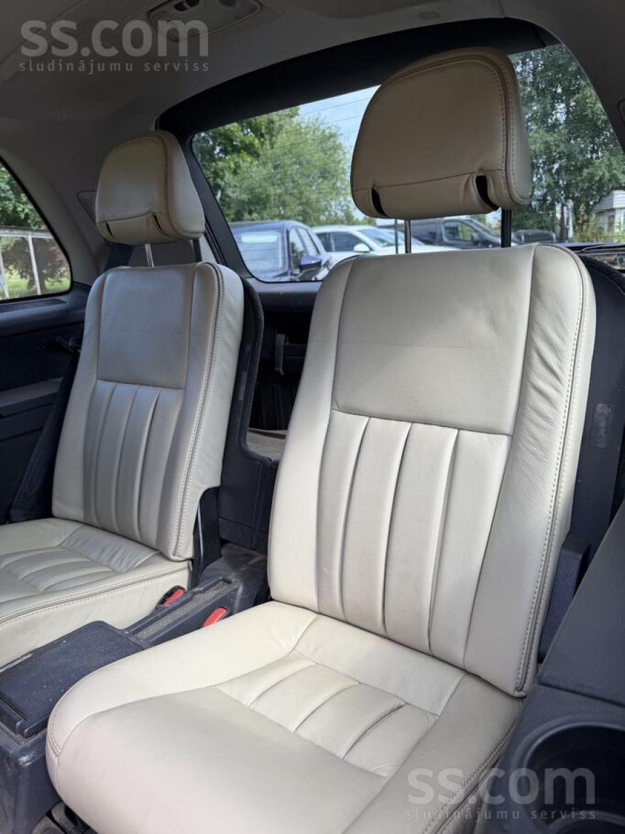 Black Volvo XC90 2012 in Aizkraukle, with an engine capacity of 2.40 L and mileage of 303 thousand km for 9880 €, photo 6 on AUTOMOTO.COM.LV