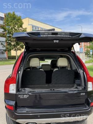 Black Volvo XC90 2012 in Aizkraukle, with an engine capacity of 2.40 L and mileage of 303 thousand km for 9880 €, photo 7 on AUTOMOTO.COM.LV