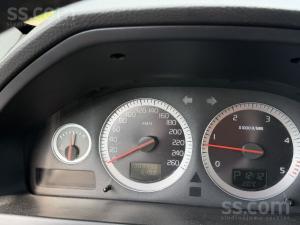 Black Volvo XC90 2012 in Aizkraukle, with an engine capacity of 2.40 L and mileage of 303 thousand km for 9880 €, photo 11 on AUTOMOTO.COM.LV