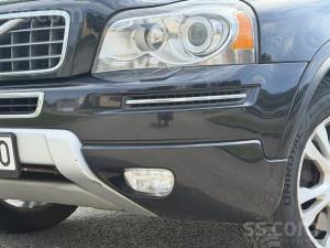 Black Volvo XC90 2012 in Aizkraukle, with an engine capacity of 2.40 L and mileage of 303 thousand km for 9880 €, photo 13 on AUTOMOTO.COM.LV