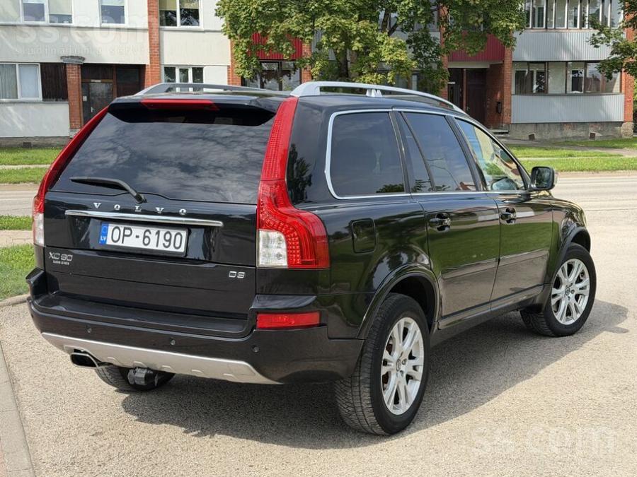 Black Volvo XC90 2012 in Aizkraukle, with an engine capacity of 2.40 L and mileage of 303 thousand km for 9880 €, photo 14 on AUTOMOTO.COM.LV