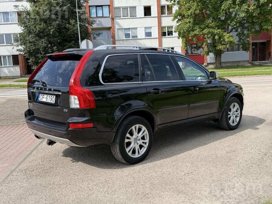 Black Volvo XC90 2012 in Aizkraukle, with an engine capacity of 2.40 L and mileage of 303 thousand km for 9880 €, photo 16 on AUTOMOTO.COM.LV