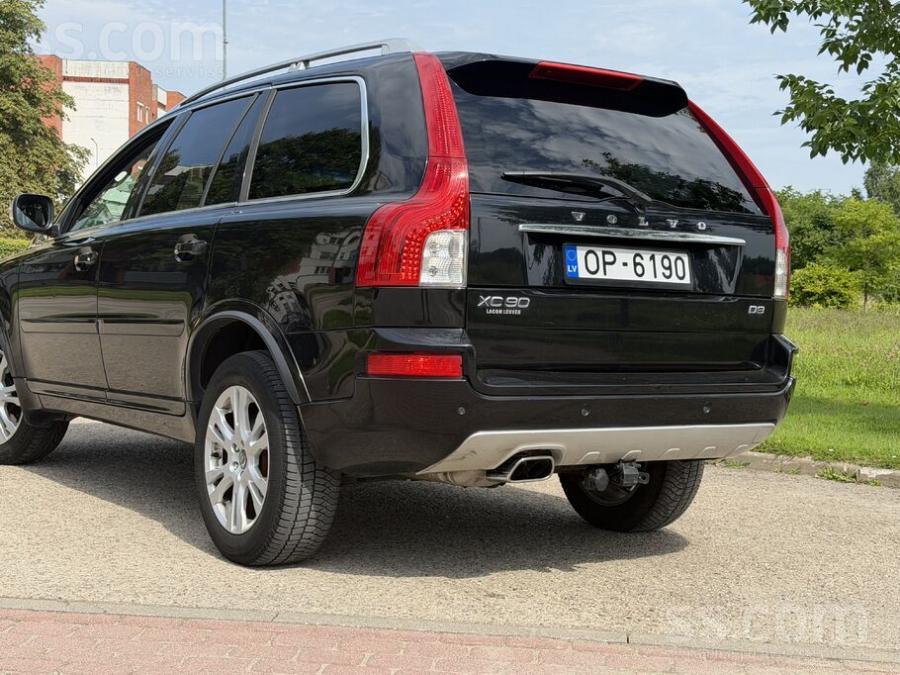 Black Volvo XC90 2012 in Aizkraukle, with an engine capacity of 2.40 L and mileage of 303 thousand km for 9880 €, photo 19 on AUTOMOTO.COM.LV