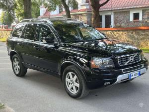 Melns Volvo XC90 2012 Viļņa, ar dzinēja tilpumu 2.40 L un nobraukumu 314 tūkst. km par 9499 €, foto  vietnē AUTOMOTO.COM.LV