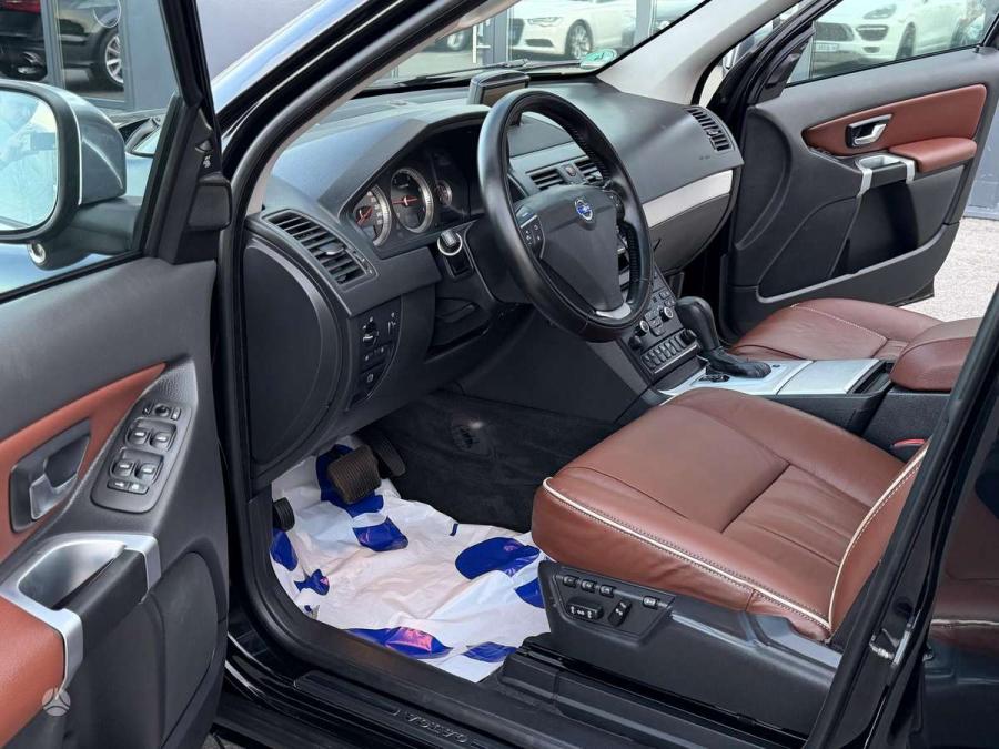 Melns Volvo XC90 2012 Jonava, ar dzinēja tilpumu 2.40 L un nobraukumu 285 tūkst. km par 9800 €, foto 18 vietnē AUTOMOTO.COM.LV
