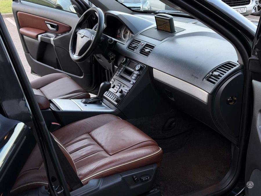 Melns Volvo XC90 2012 Jonava, ar dzinēja tilpumu 2.40 L un nobraukumu 285 tūkst. km par 9800 €, foto 19 vietnē AUTOMOTO.COM.LV