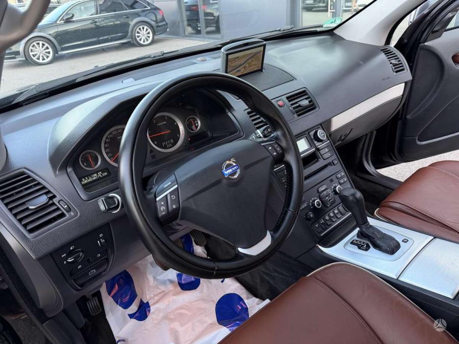 Melns Volvo XC90 2012 Jonava, ar dzinēja tilpumu 2.40 L un nobraukumu 285 tūkst. km par 9800 €, foto 22 vietnē AUTOMOTO.COM.LV