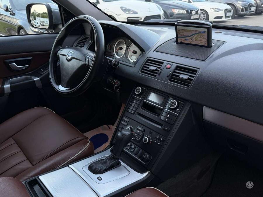 Melns Volvo XC90 2012 Jonava, ar dzinēja tilpumu 2.40 L un nobraukumu 285 tūkst. km par 9800 €, foto 24 vietnē AUTOMOTO.COM.LV
