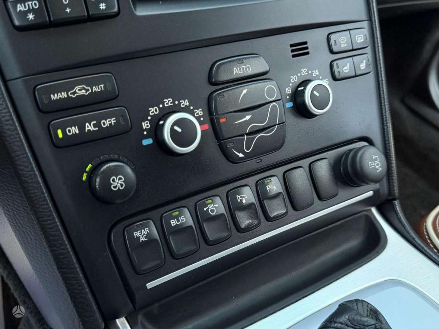 Melns Volvo XC90 2012 Jonava, ar dzinēja tilpumu 2.40 L un nobraukumu 285 tūkst. km par 9800 €, foto 27 vietnē AUTOMOTO.COM.LV