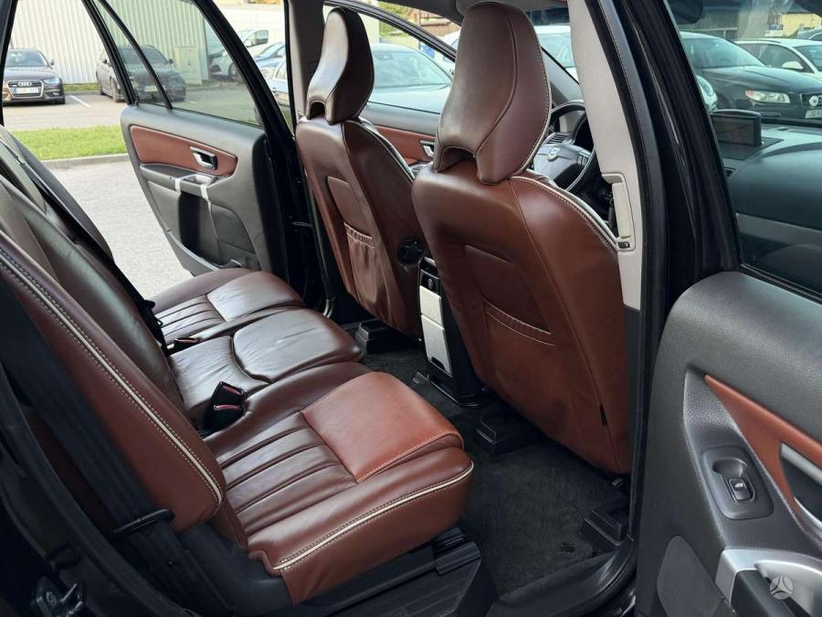 Melns Volvo XC90 2012 Jonava, ar dzinēja tilpumu 2.40 L un nobraukumu 285 tūkst. km par 9800 €, foto 31 vietnē AUTOMOTO.COM.LV